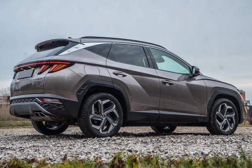 HYUNDAI TUCSON IV NX4 2020+ LISTWA TYLNEGO ZDERZAKA PRAWA CIEMNY CHROM ...