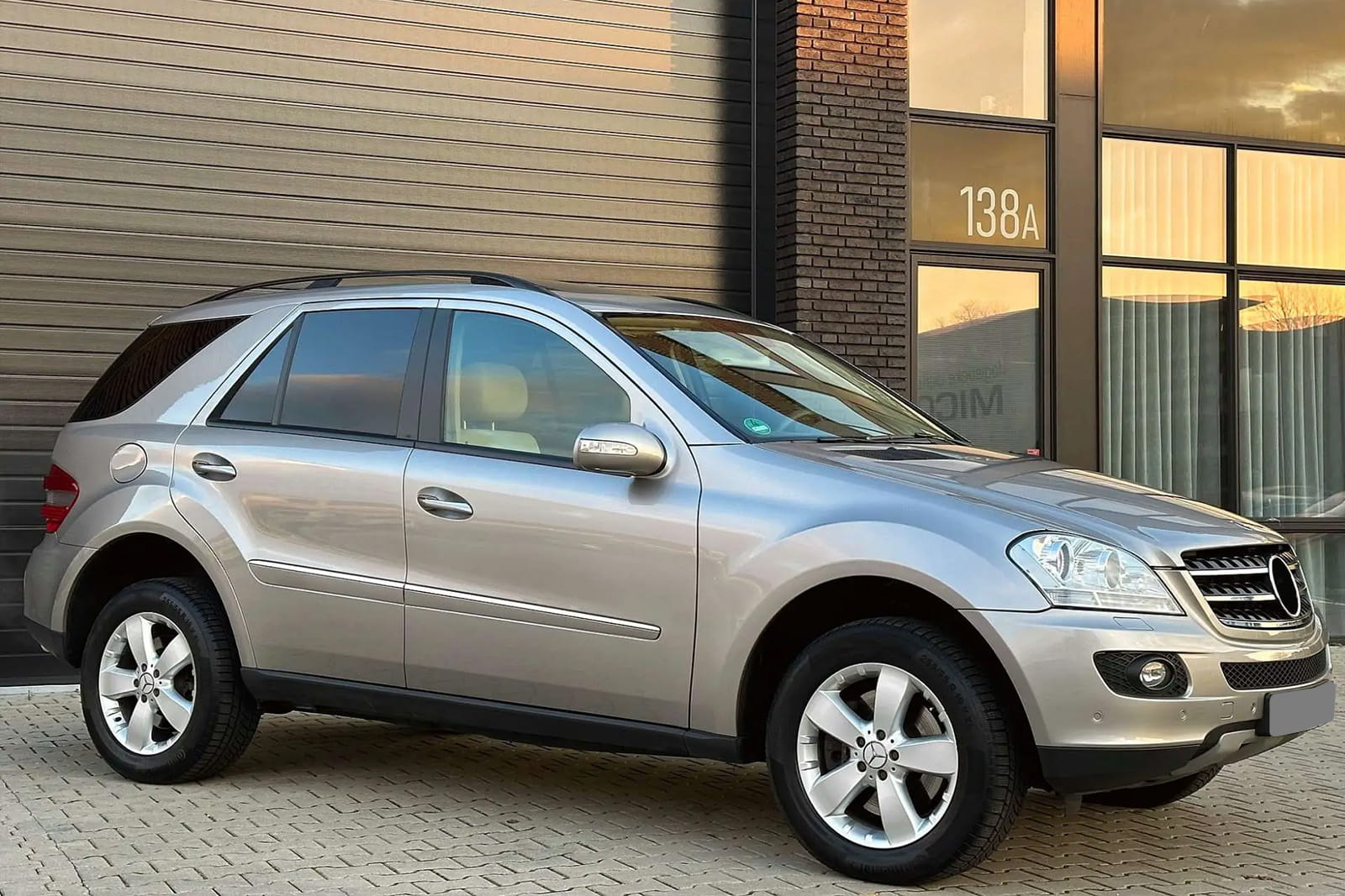 MERCEDES ML W164 2005-2011 ZAŚLEPKA SPRYSKIWACZA REFLEKTORA LEWA ...